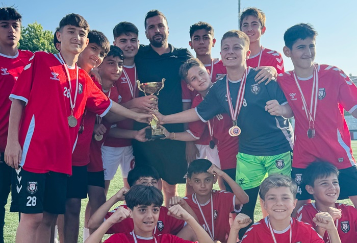 Cevizli Anadolu U13 takımı şampiyon oldu - Futbol Amatör